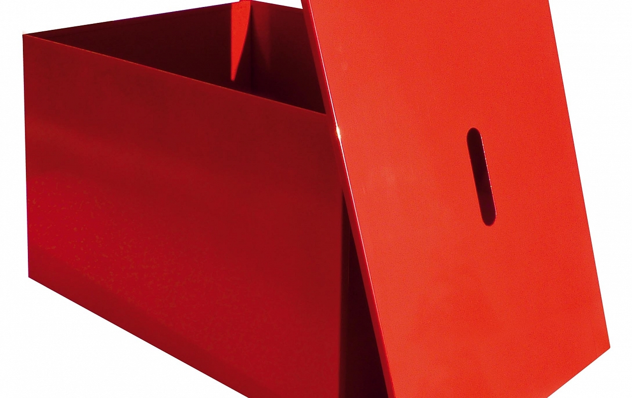 Sheet metal sandbox with cover